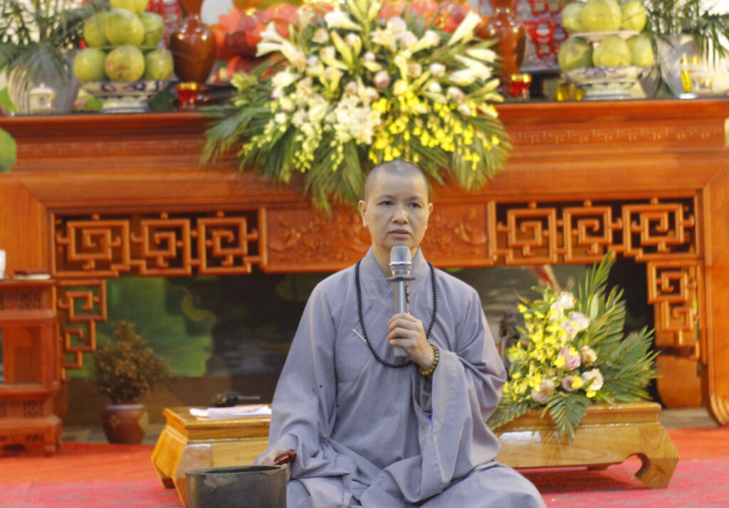 Tùy bút: “Lắng Nghe Để Hiểu, Nhìn Lại Để Thương” - TKN.Thích Nữ Diệu ...